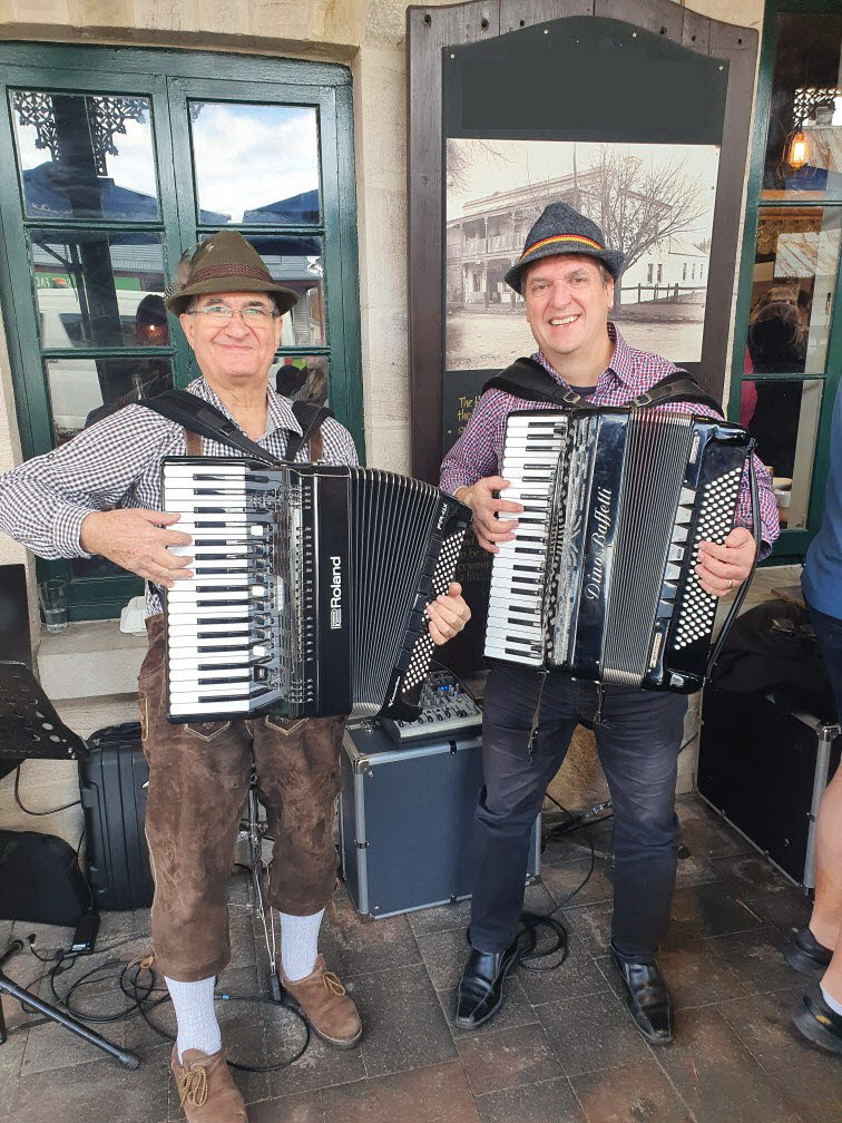 Accordion Aces – Adelaide Accordion Entertainers